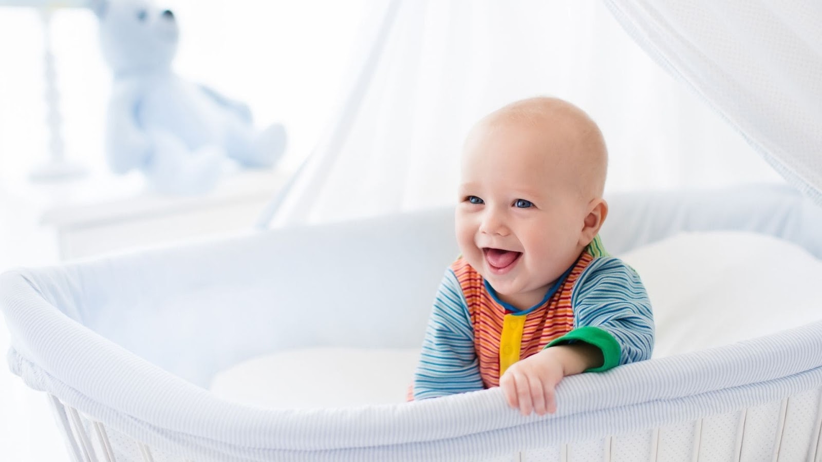 Babysitter et nounou pour les sorties de crèche de bébé